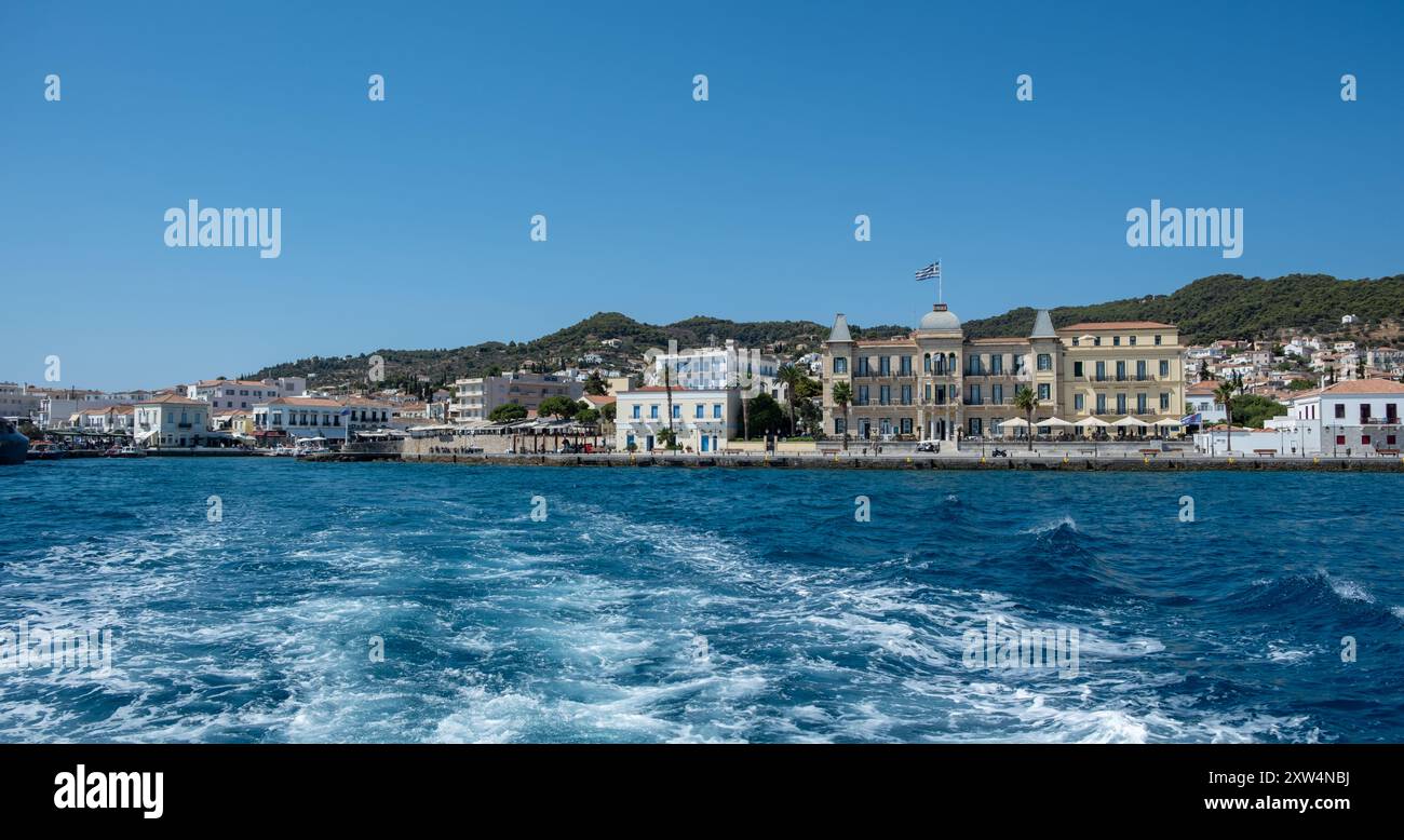 Boats water buildings seafront hi-res stock photography and images - Alamy