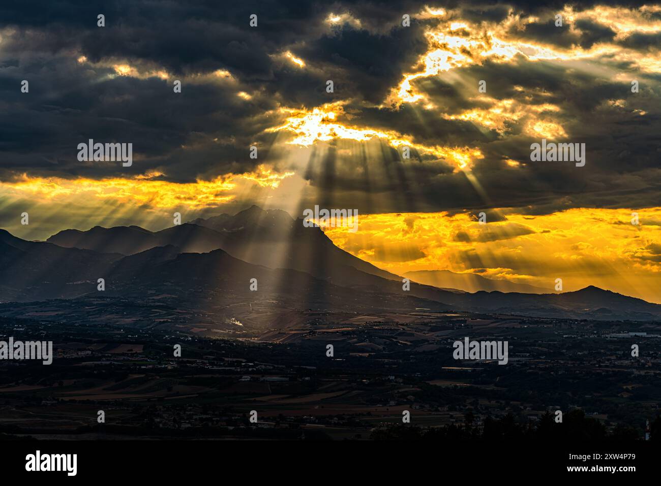 Storm rain and hiking cloud hi-res stock photography and images - Alamy