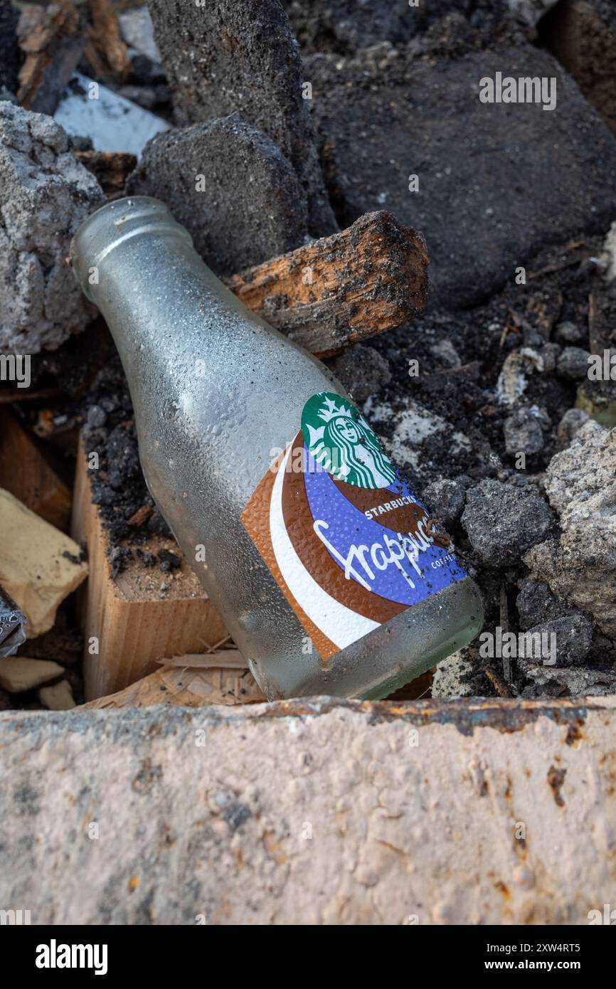 Starbucks rubbish hi-res stock photography and images - Alamy