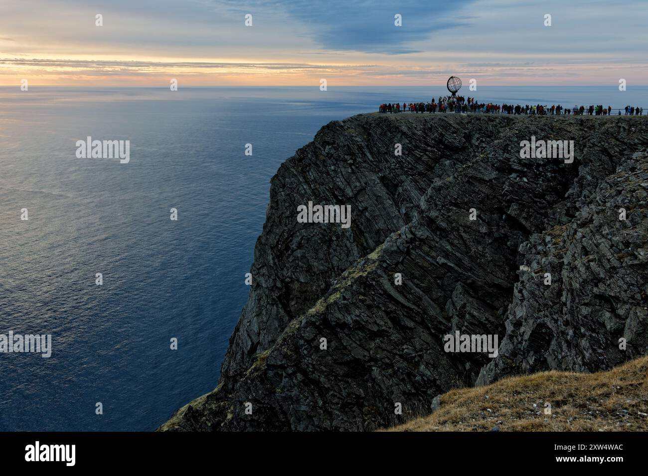 Midnight sun vacations hi-res stock photography and images - Alamy