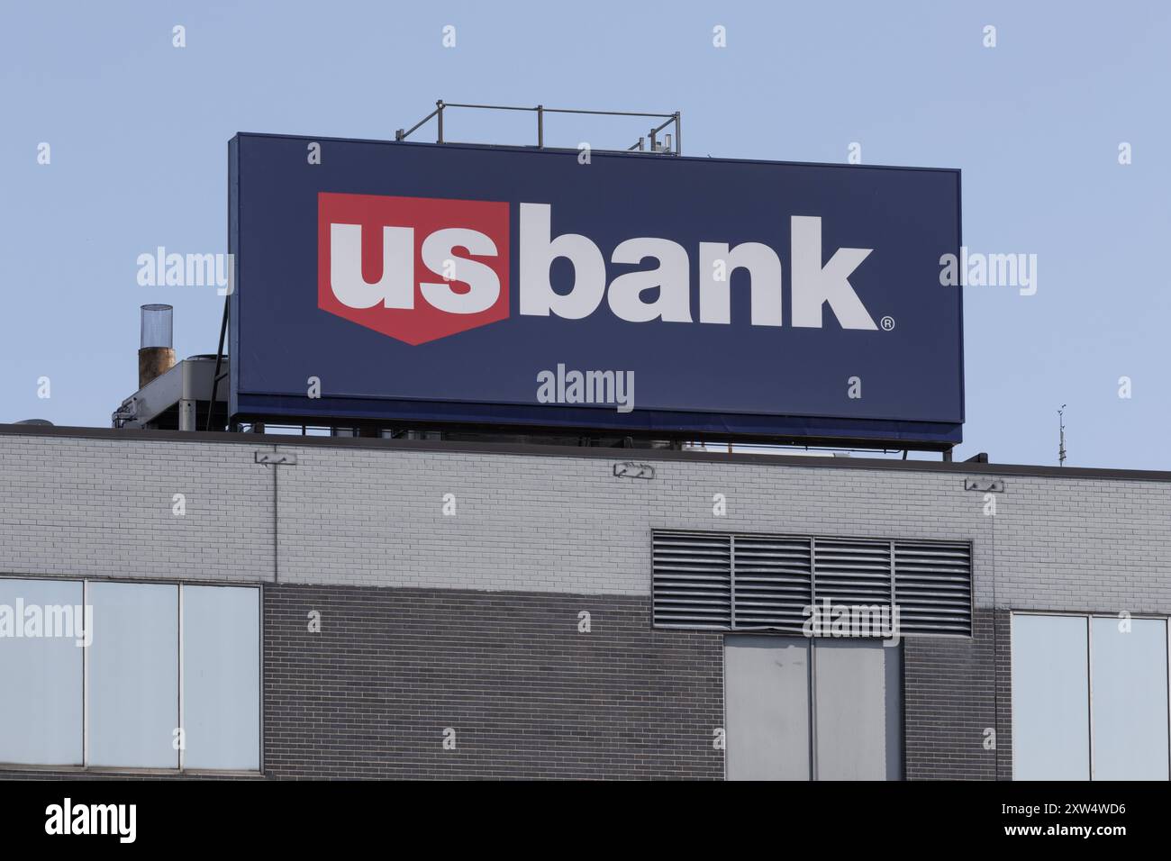 Milwaukee - August 14, 2024: U.S. Bank and Loan building and tower. US ...