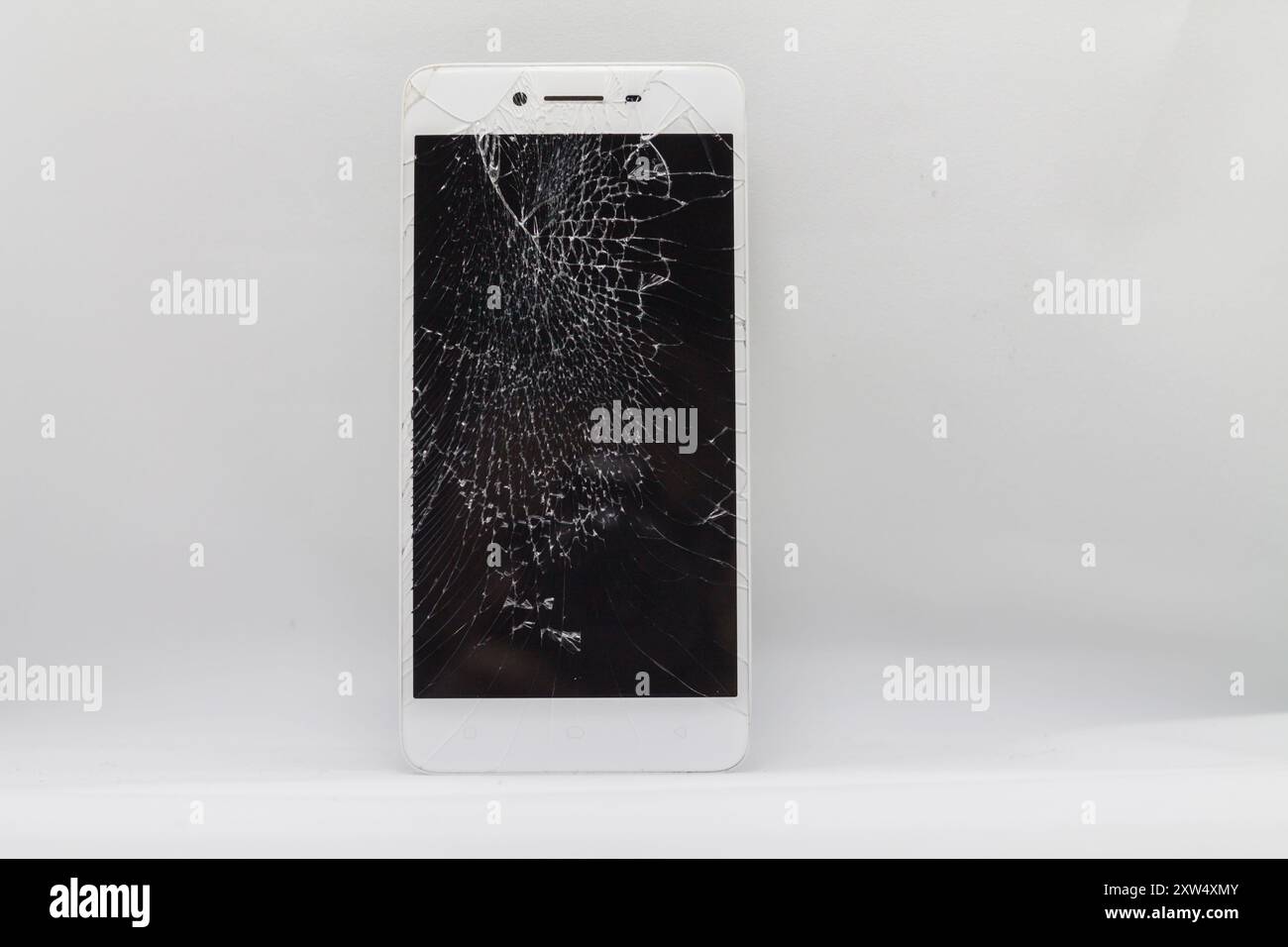 Phone recycling precious metals hi-res stock photography and images - Alamy