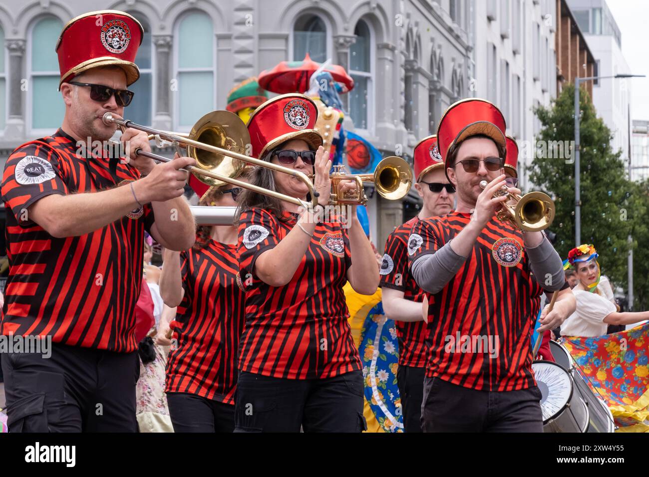 Women band parade belfast hi-res stock photography and images - Alamy