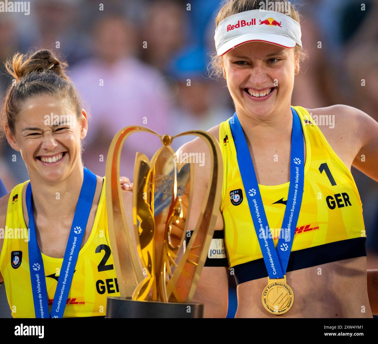 THE HAGUE - Svenja Muller and Cinja Tillmann (GER) with the cup after ...