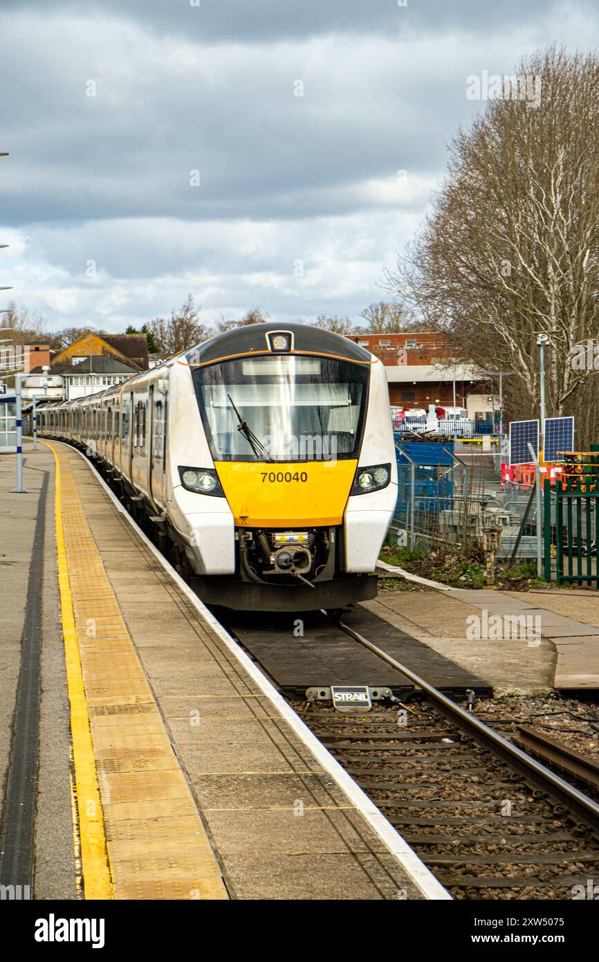 Southeastern Class 700 Desiro City entering Petts Wood Railway Station ...