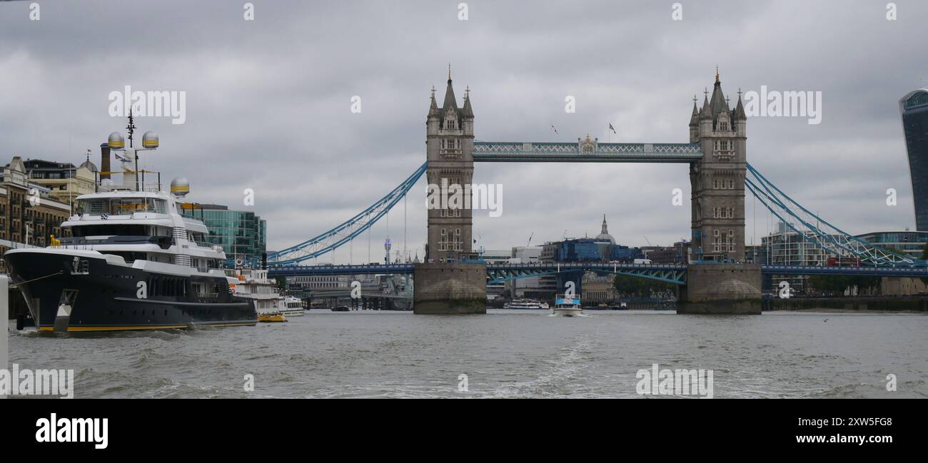 The Thames from the Thames Clipper Stock Photo - Alamy