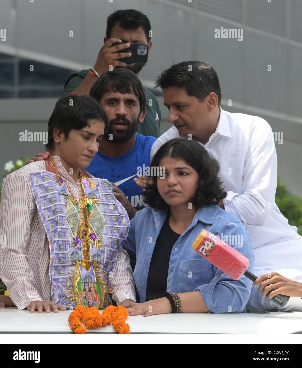NEW DELHI, INDIA - AUGUST 17: Wrestler Vinesh Phogat gets emotional ...