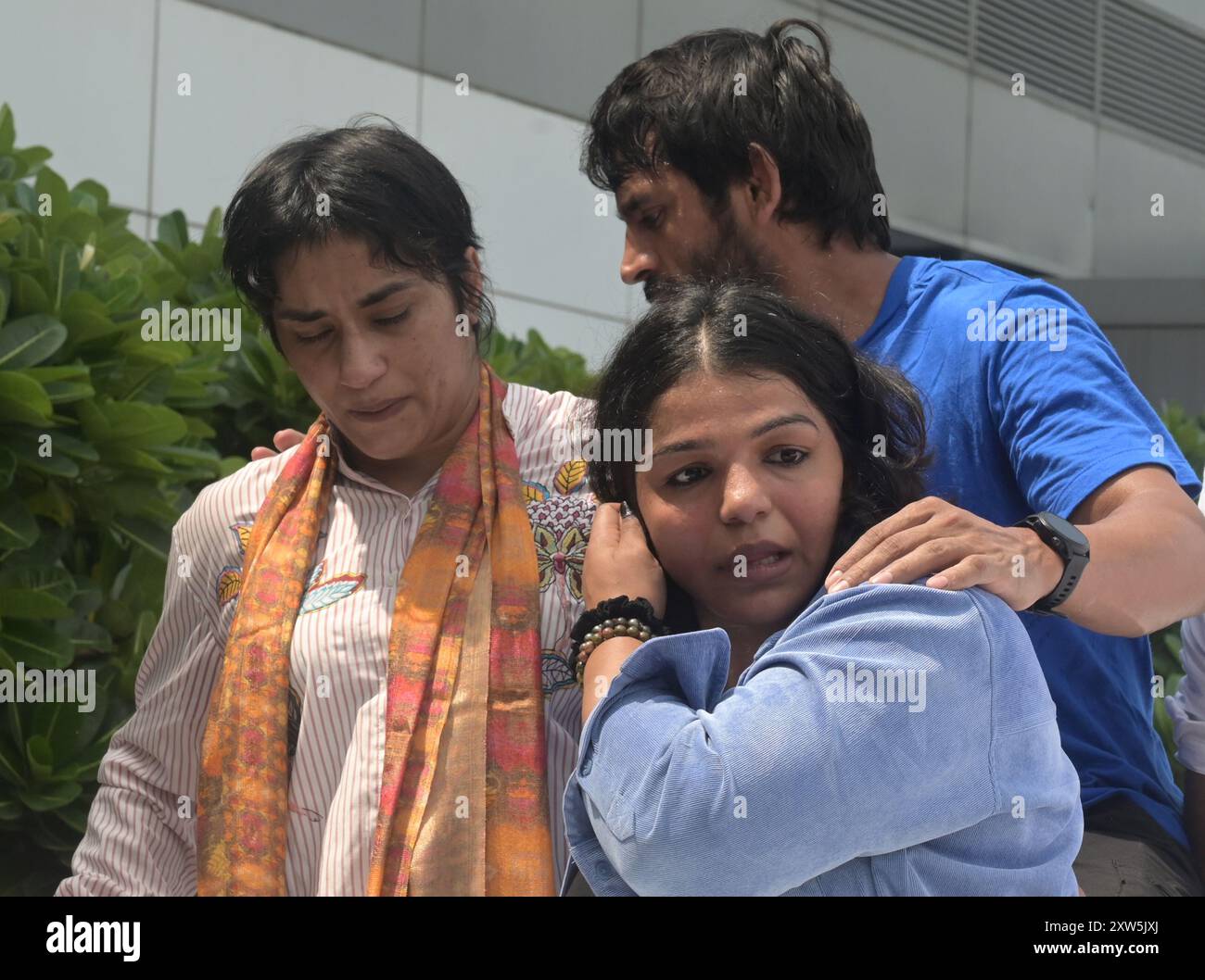 NEW DELHI, INDIA - AUGUST 17: Wrestler Vinesh Phogat gets emotional ...