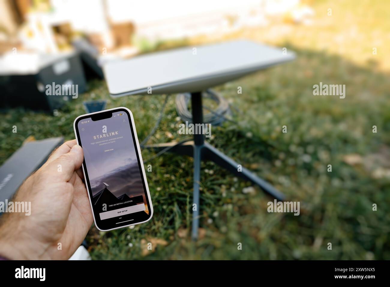 Starlink activation hi-res stock photography and images - Alamy