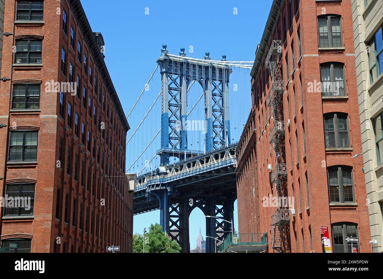 New york dumbo bridge not night hi-res stock photography and images - Alamy