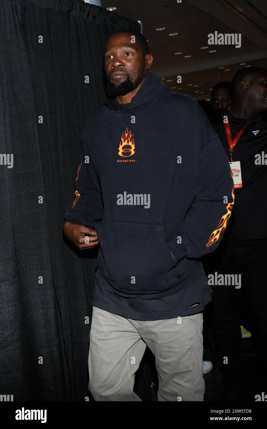 Kevin Durant attending the 40/40 club blue carpet at Fanatics Fest NYC ...