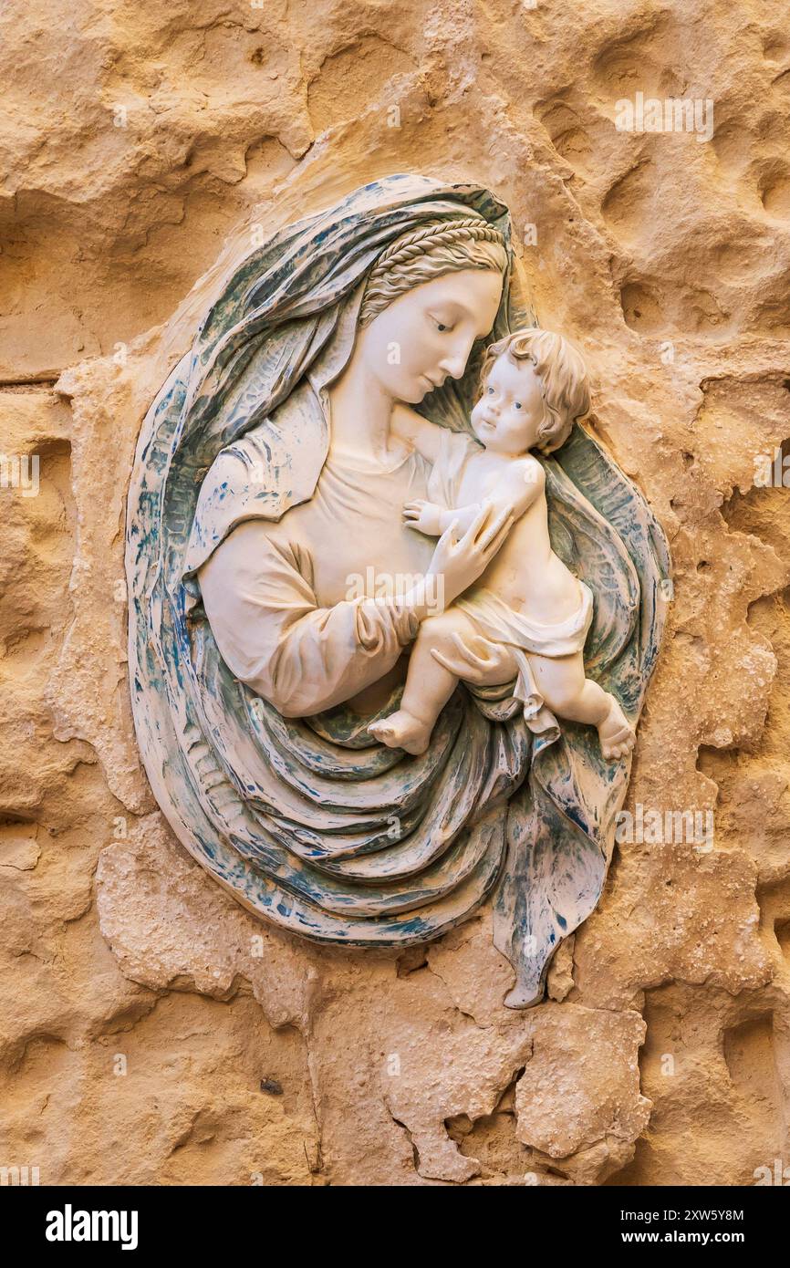 Malta, Mdina. Wall plaque of Mary and Baby Jesus Stock Photo - Alamy