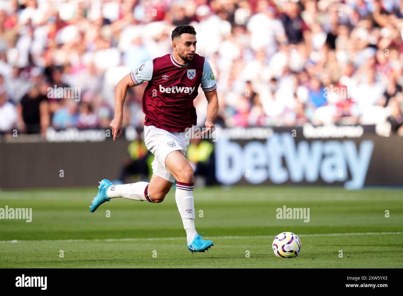 Maximilian kilman premier league hi-res stock photography and images ...