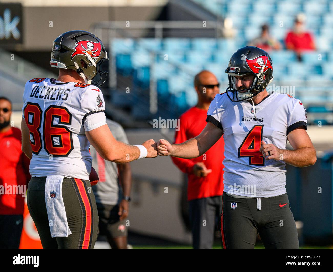 August 17, 2024: Tampa Bay Buccaneers long snapper Evan Deckers (86 ...