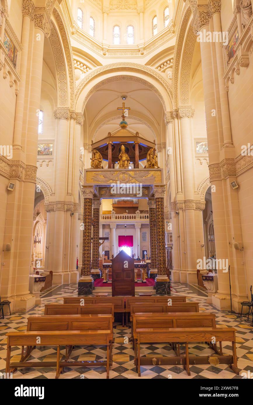Interior architecture basilica national shrine hi-res stock photography ...