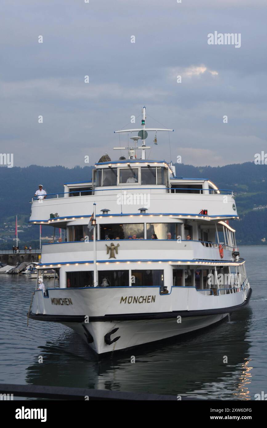 Bodensee Schiff Muenchen Hafeneinfahrt Lindau Bodensee 17.08.2024 Hafen ...