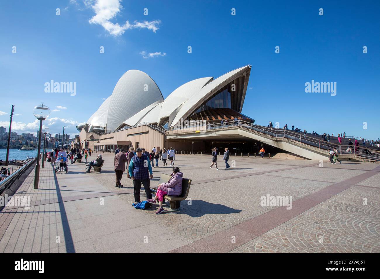 Sunshine blue sky over the Sydney Opera house at Bennelong Point ...