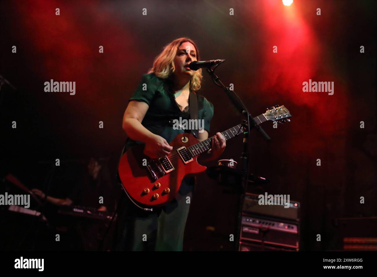 Corin Tucker von der Band Sleater-Kinney bei einem Konzert im ...