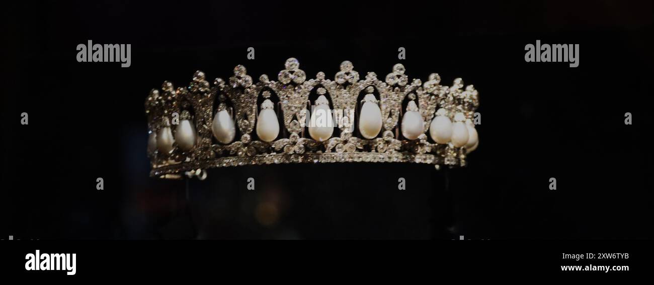 Pearl drop hi-res stock photography and images - Alamy