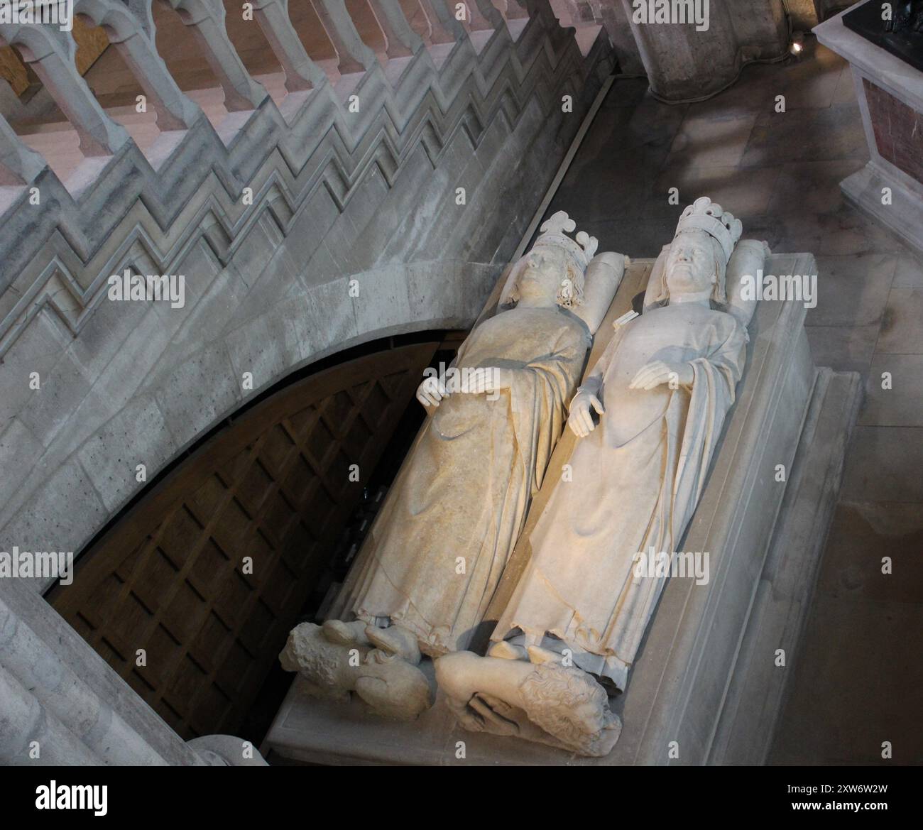 Philip ii of france tomb hi-res stock photography and images - Alamy