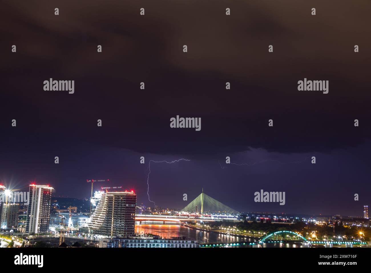 Dramatic lightning bolts hi-res stock photography and images - Alamy
