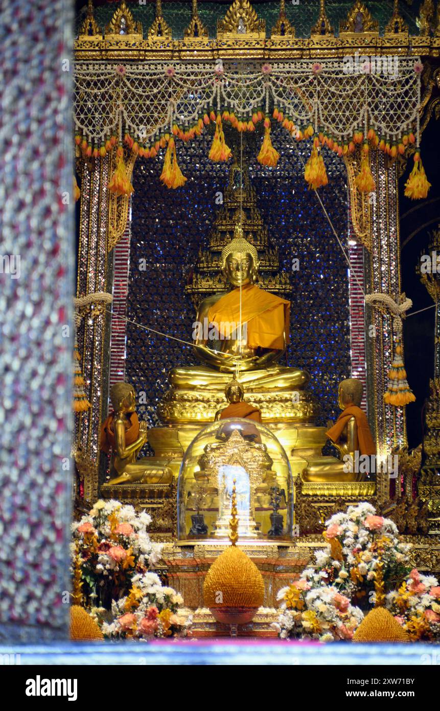 Wat ratchapradit hi-res stock photography and images - Alamy