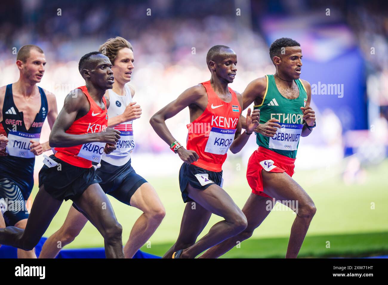 Hagos Gebrhiwet participating in the 5000 meters at the Paris 2024 ...