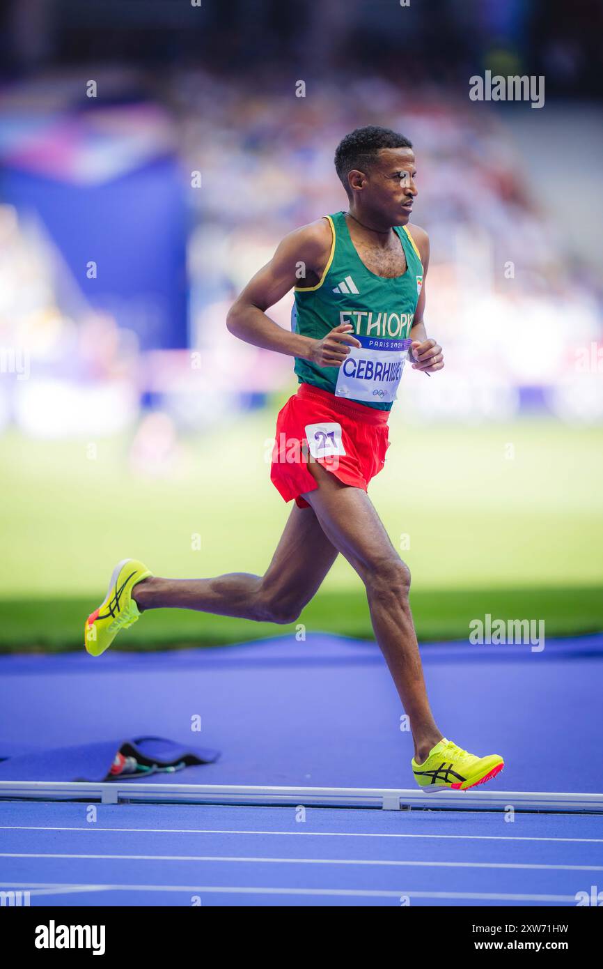 Hagos Gebrhiwet participating in the 5000 meters at the Paris 2024 ...