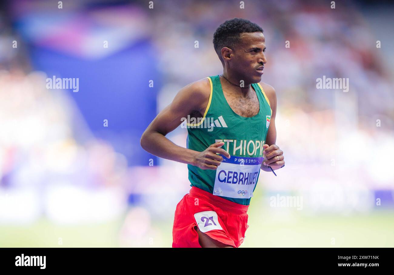 Hagos Gebrhiwet participating in the 5000 meters at the Paris 2024 ...