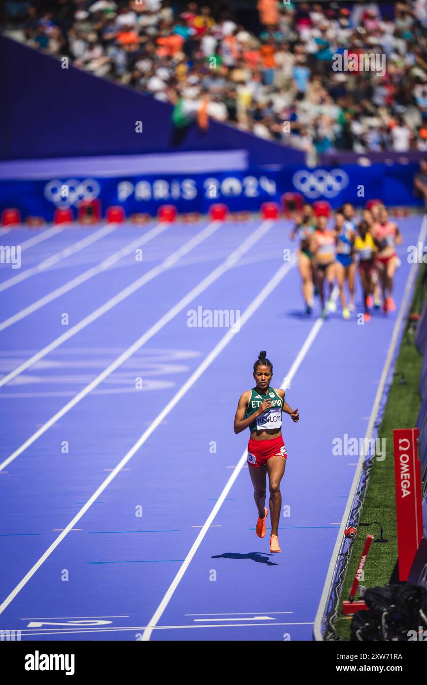 Birke Haylom participating in the 1500 meters at the Paris 2024 Olympic ...