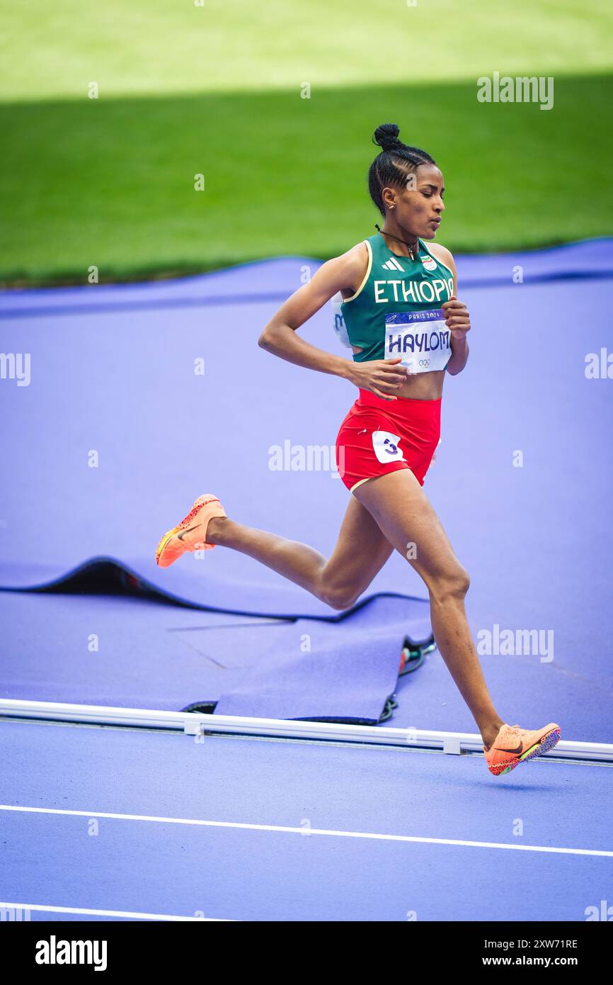 Birke Haylom participating in the 1500 meters at the Paris 2024 Olympic ...