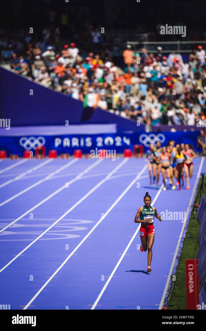 Birke Haylom participating in the 1500 meters at the Paris 2024 Olympic ...