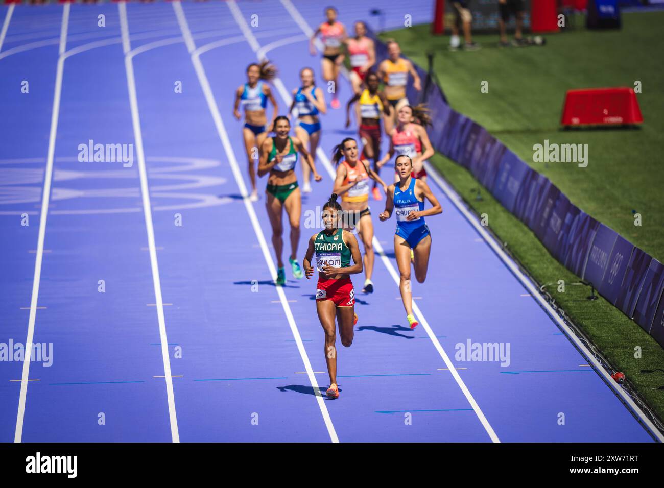 Birke Haylom participating in the 1500 meters at the Paris 2024 Olympic ...