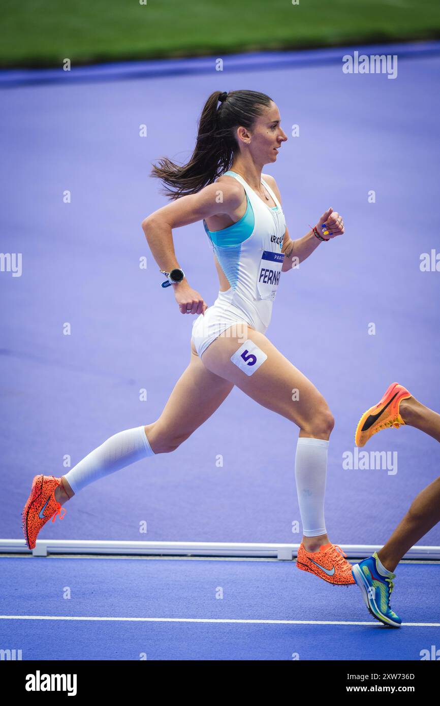 María Pía Fernández participating in the 1500 meters at the Paris 2024 ...