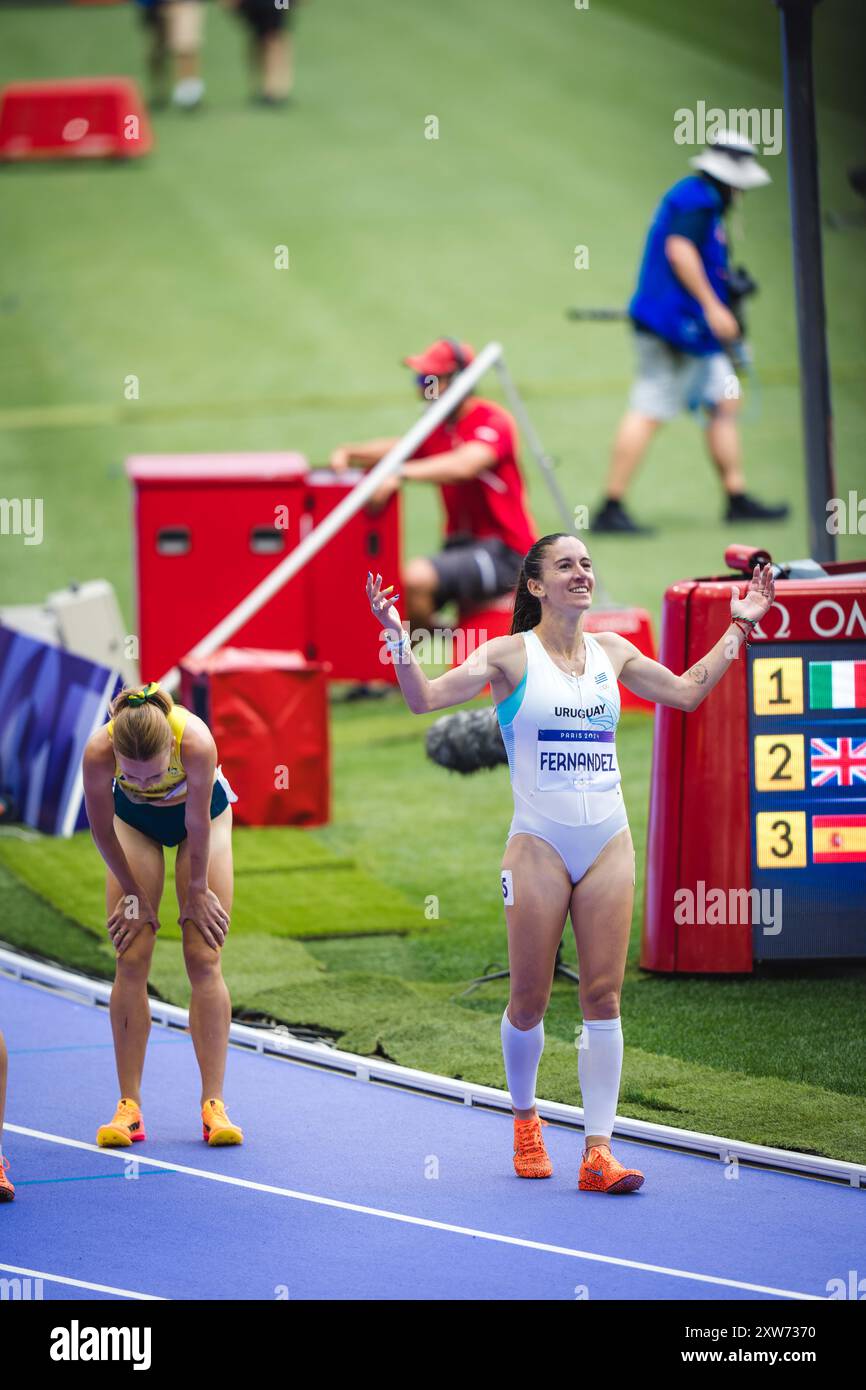 María Pía Fernández participating in the 1500 meters at the Paris 2024 ...