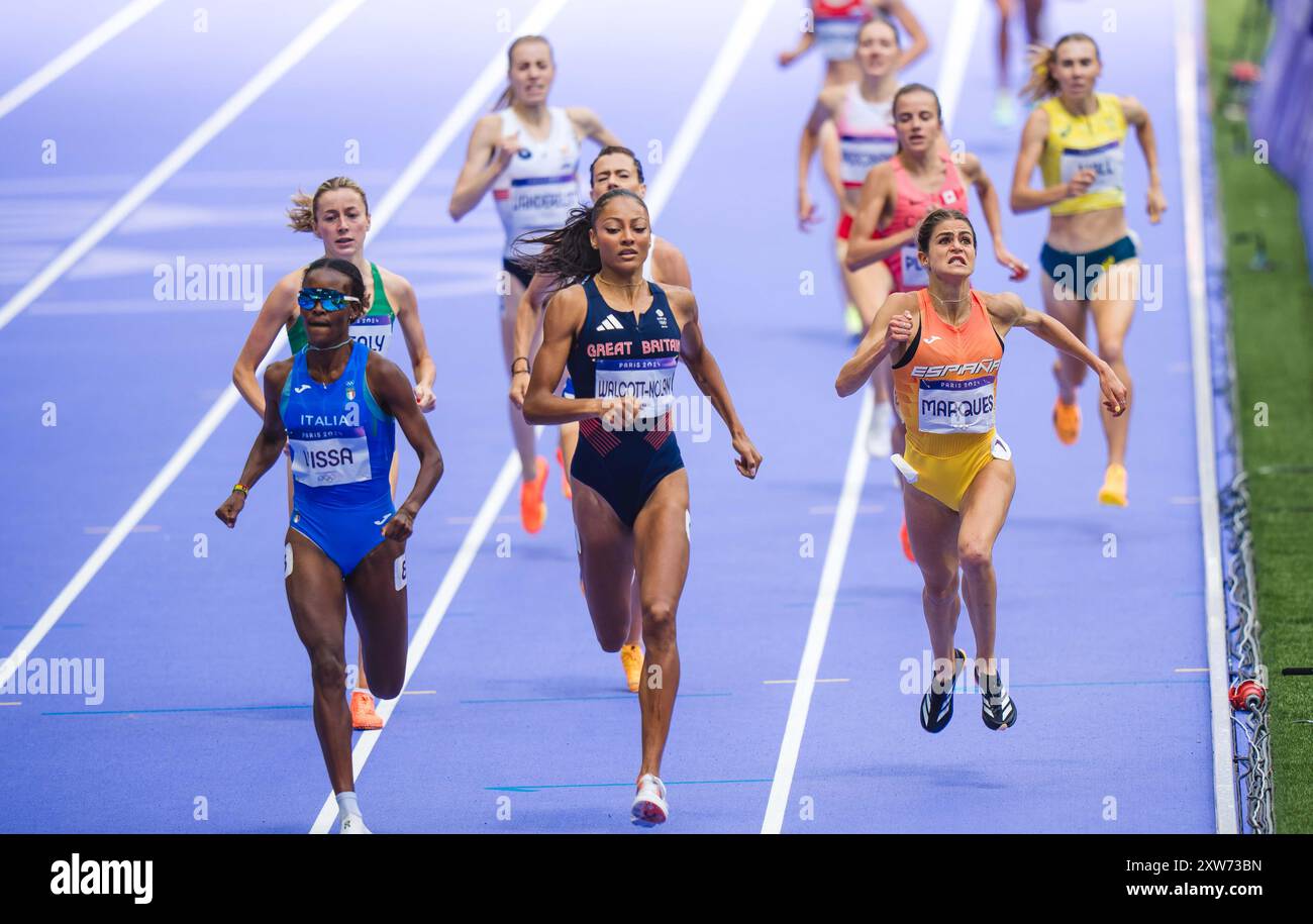Águeda Marqués participating in the 1500 meters at the Paris 2024 ...