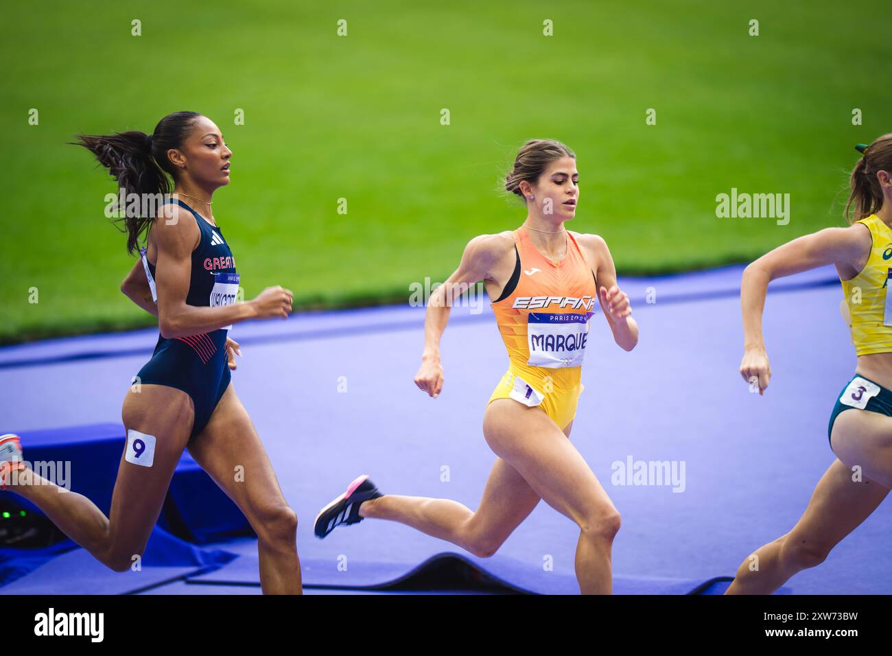 Águeda Marqués participating in the 1500 meters at the Paris 2024 ...