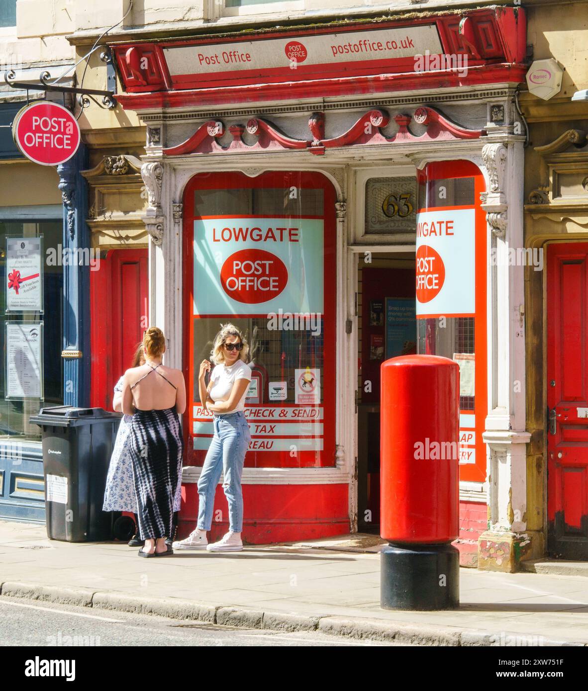 Lowgate Post Office in the Old Town, Hull, East Yorkshire. Three women ...