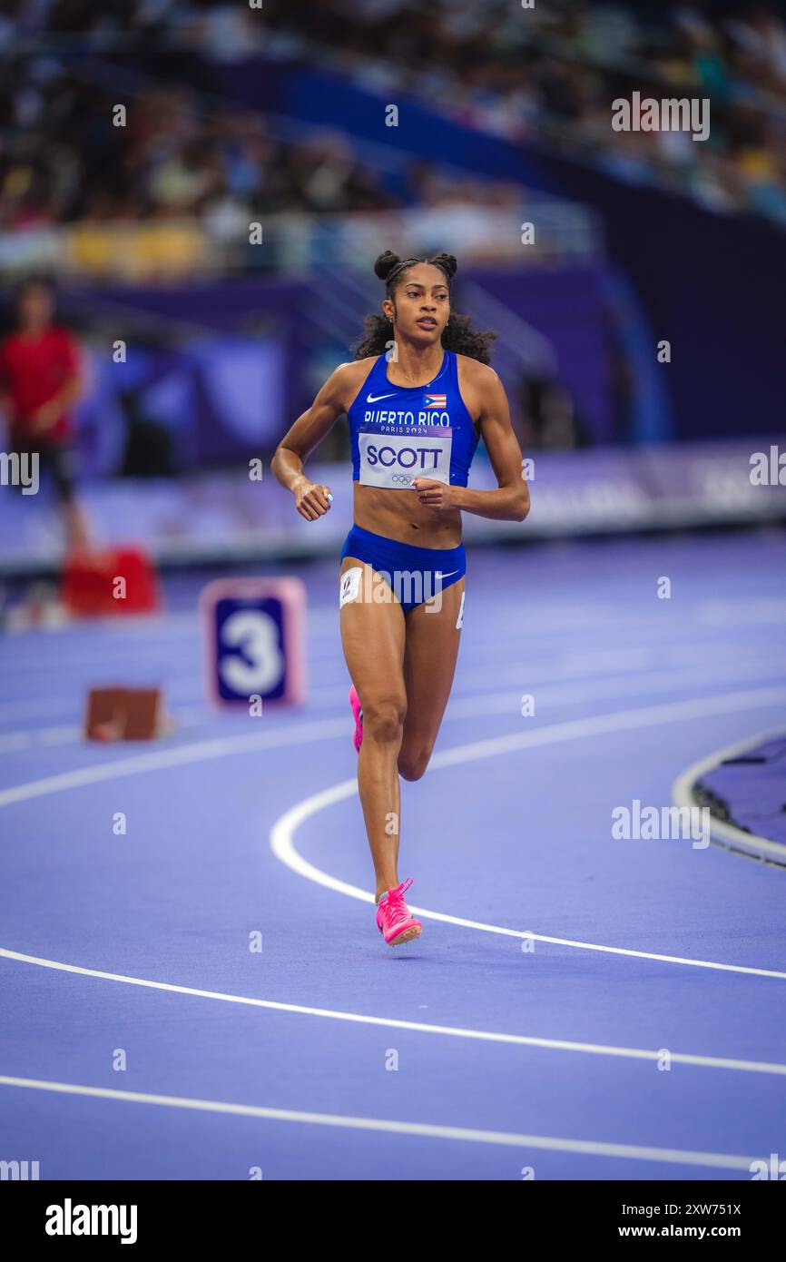 Gabby Scott participating in the 400 meters at the Paris 2024 Olympic ...