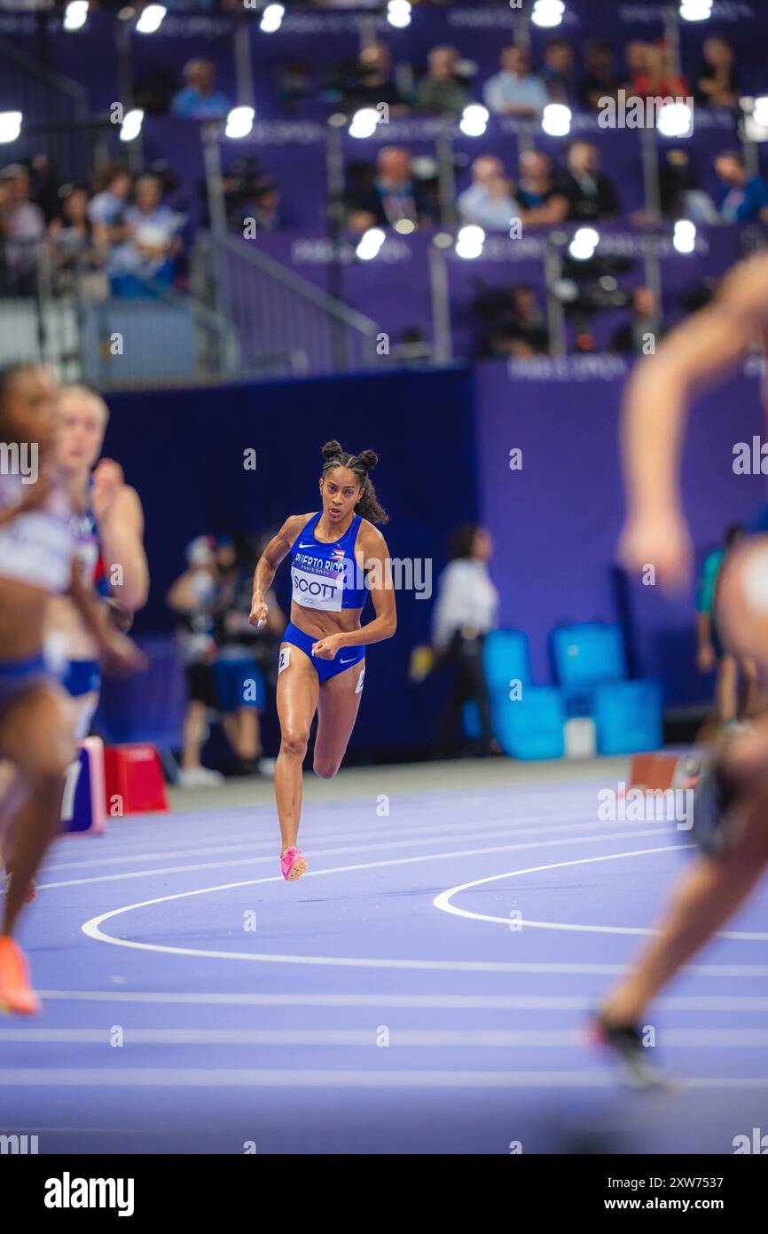 Gabby Scott participating in the 400 meters at the Paris 2024 Olympic ...