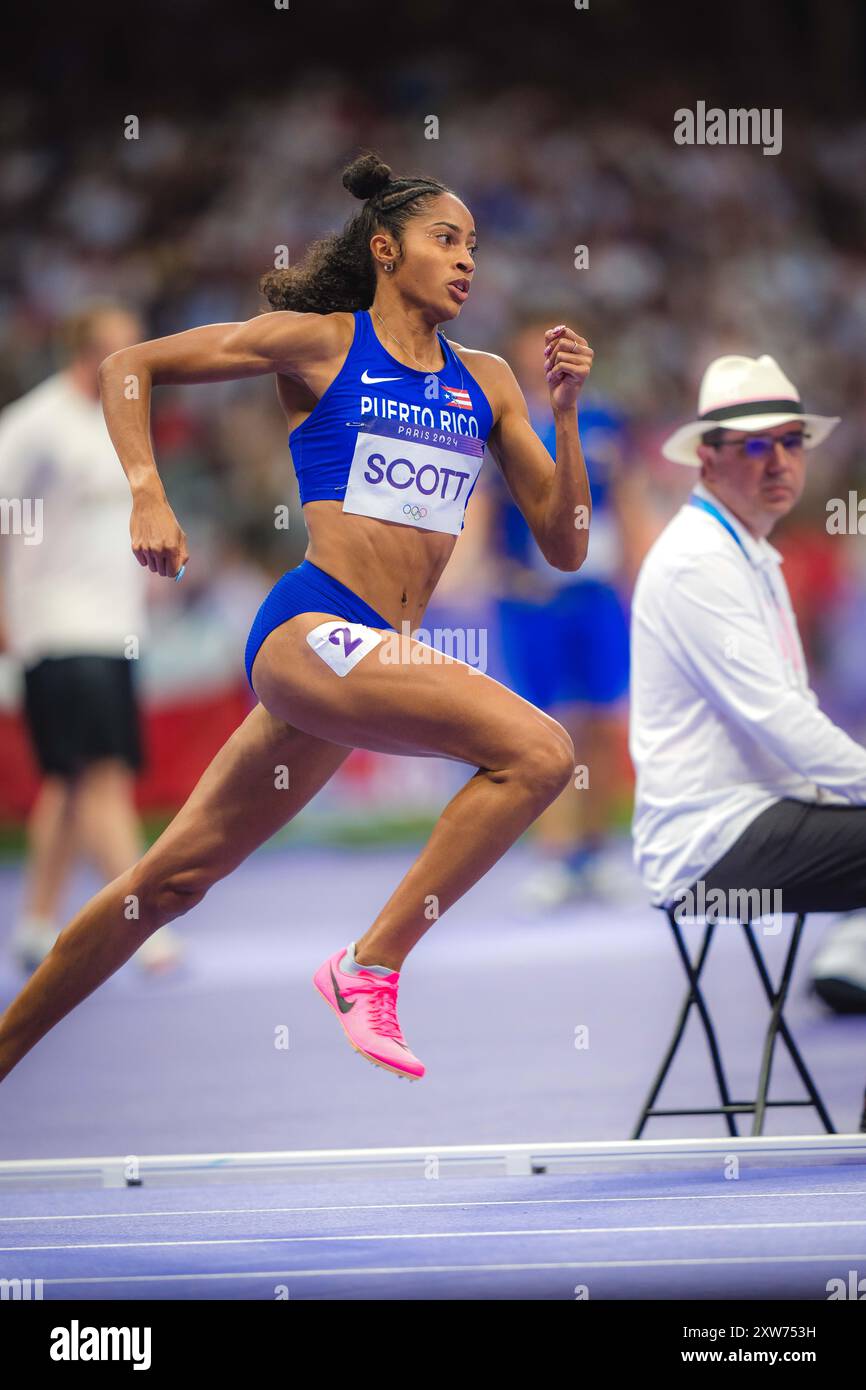 Gabby Scott participating in the 400 meters at the Paris 2024 Olympic ...