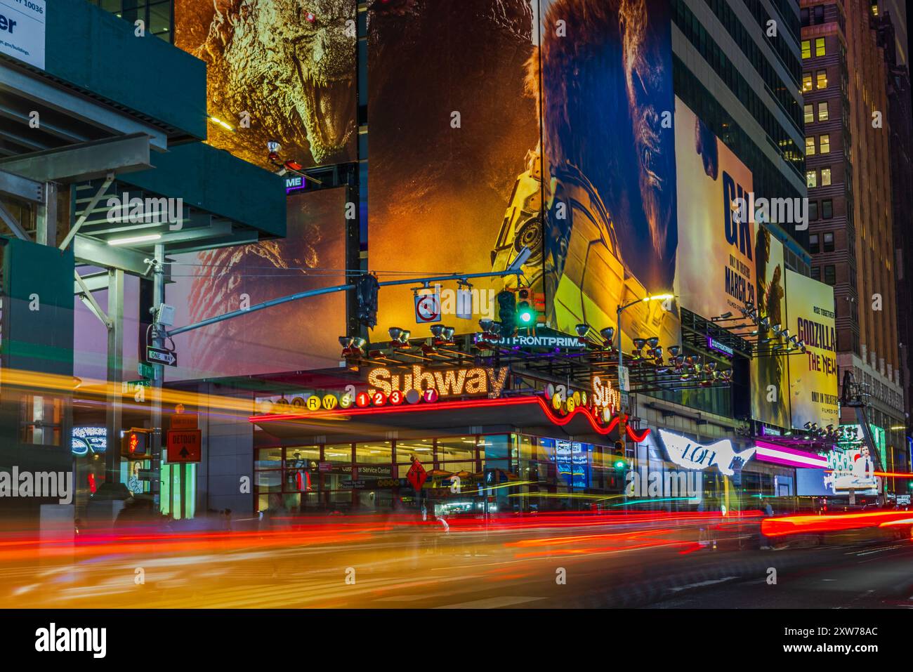 Night view of Manhattan with light tracers from passing car headlights ...