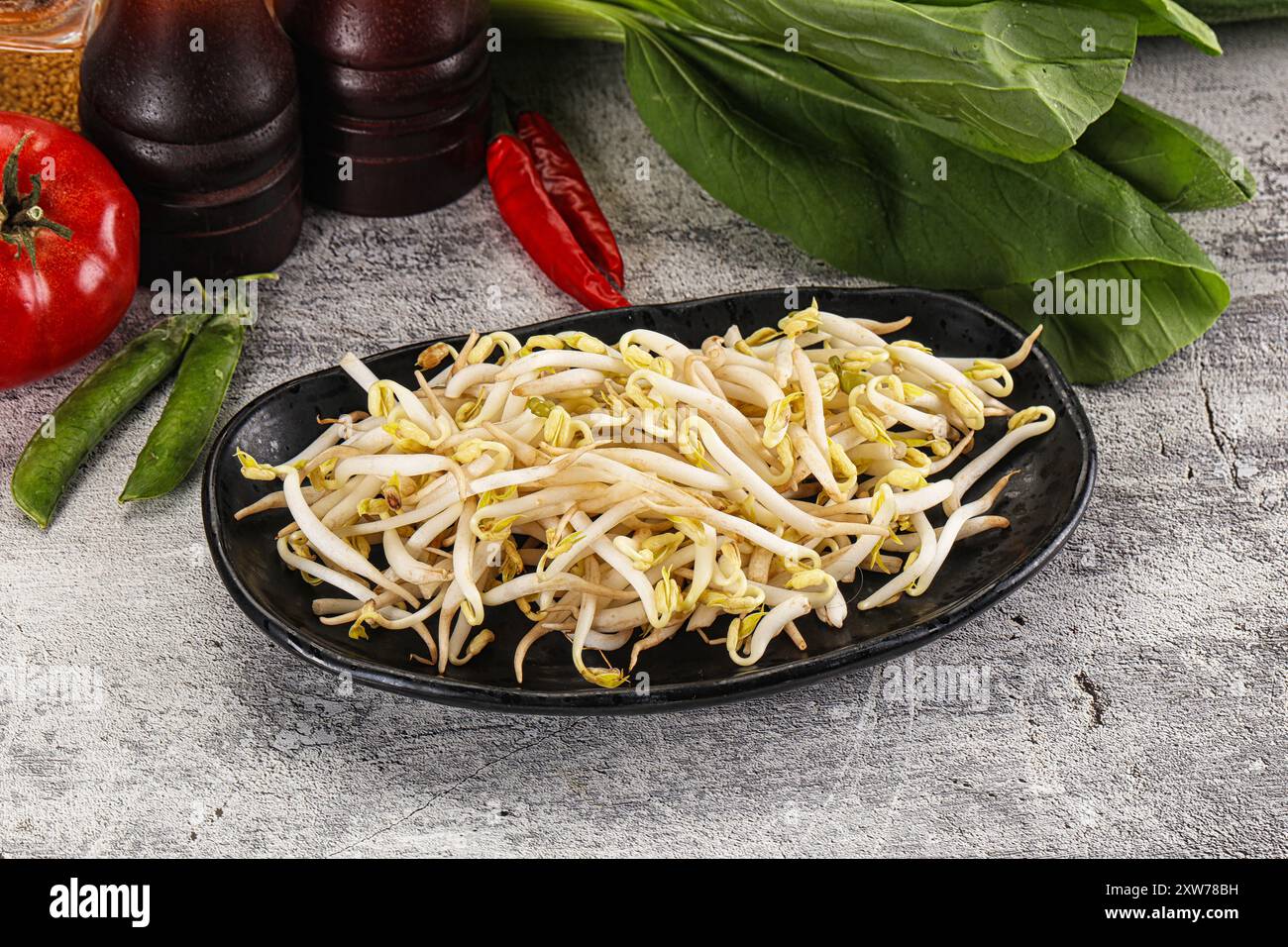 Asian cuisine - Soya bean sprouts in the bowl Stock Photo - Alamy