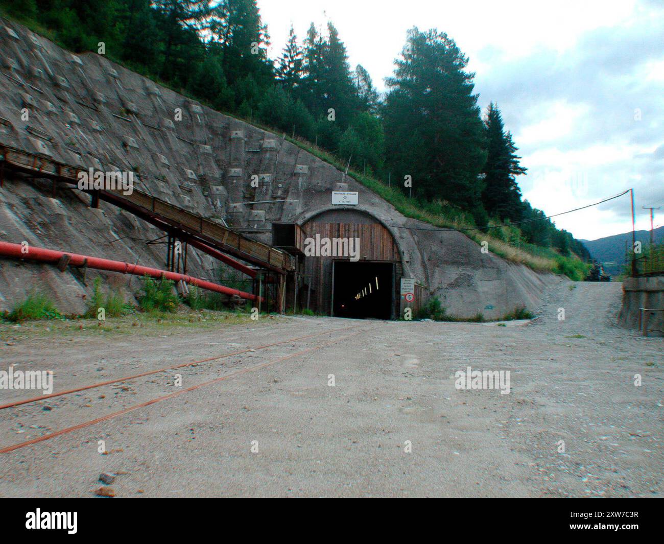 tunnel construction in civil engineering, tunnel as an underground ...