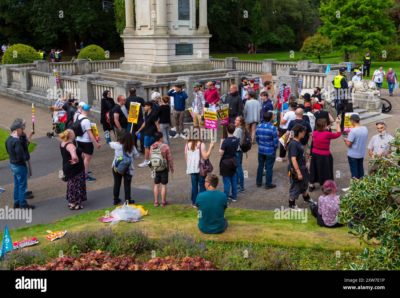 August 2024 riots hi-res stock photography and images - Alamy
