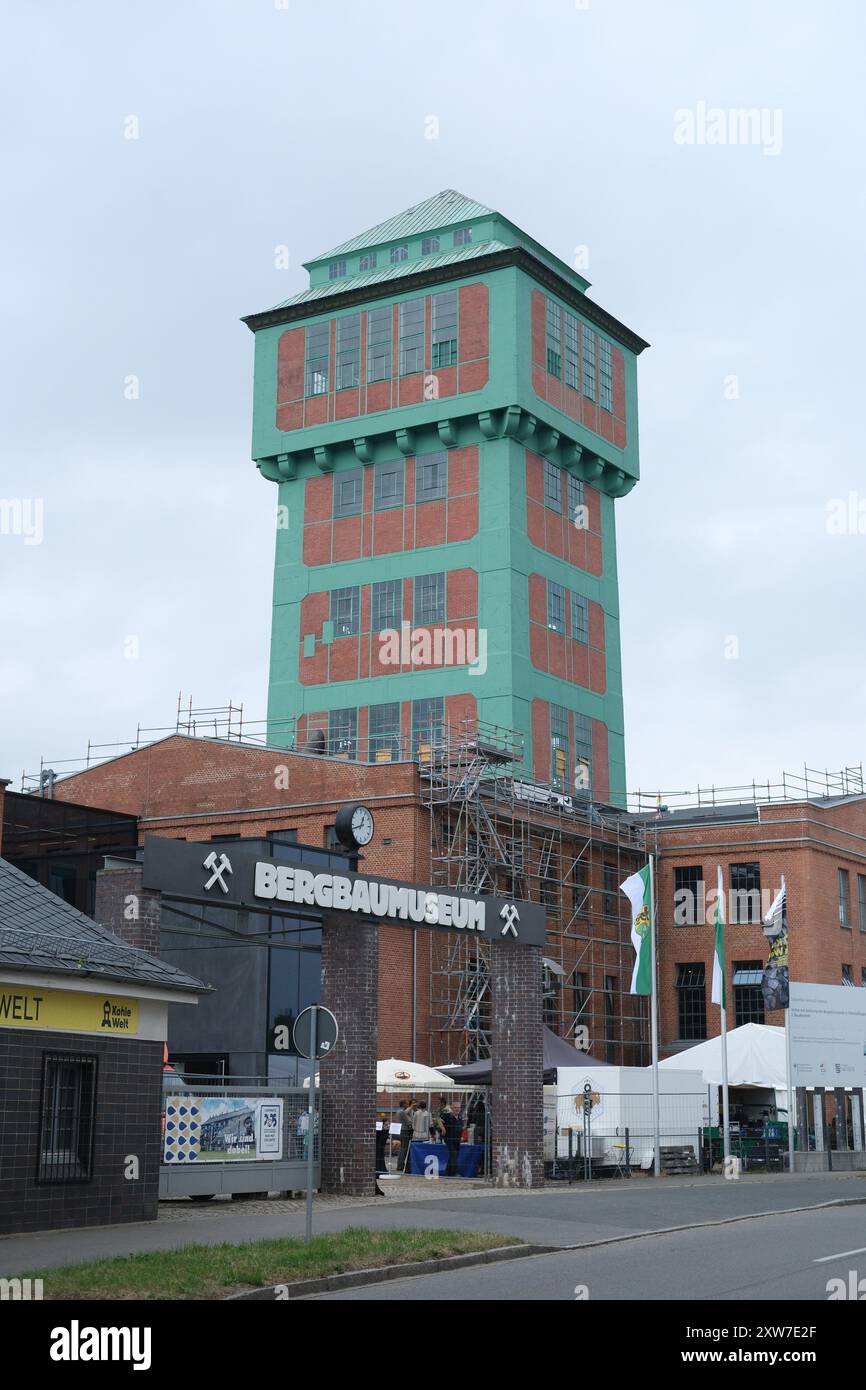 Explained extensively hi-res stock photography and images - Alamy