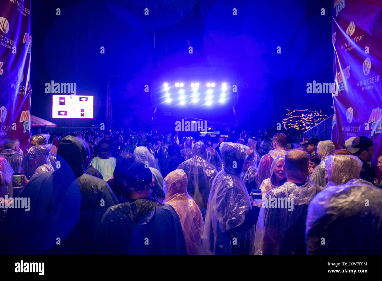 Crowd people in night walking hi-res stock photography and images - Alamy