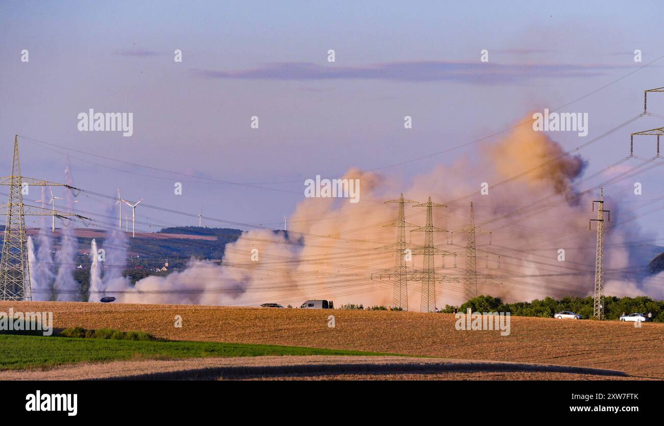 16.08.2024, xblx, AKW Grafenrheinfeld, Sprengung der Kühltürme, emwirt ...