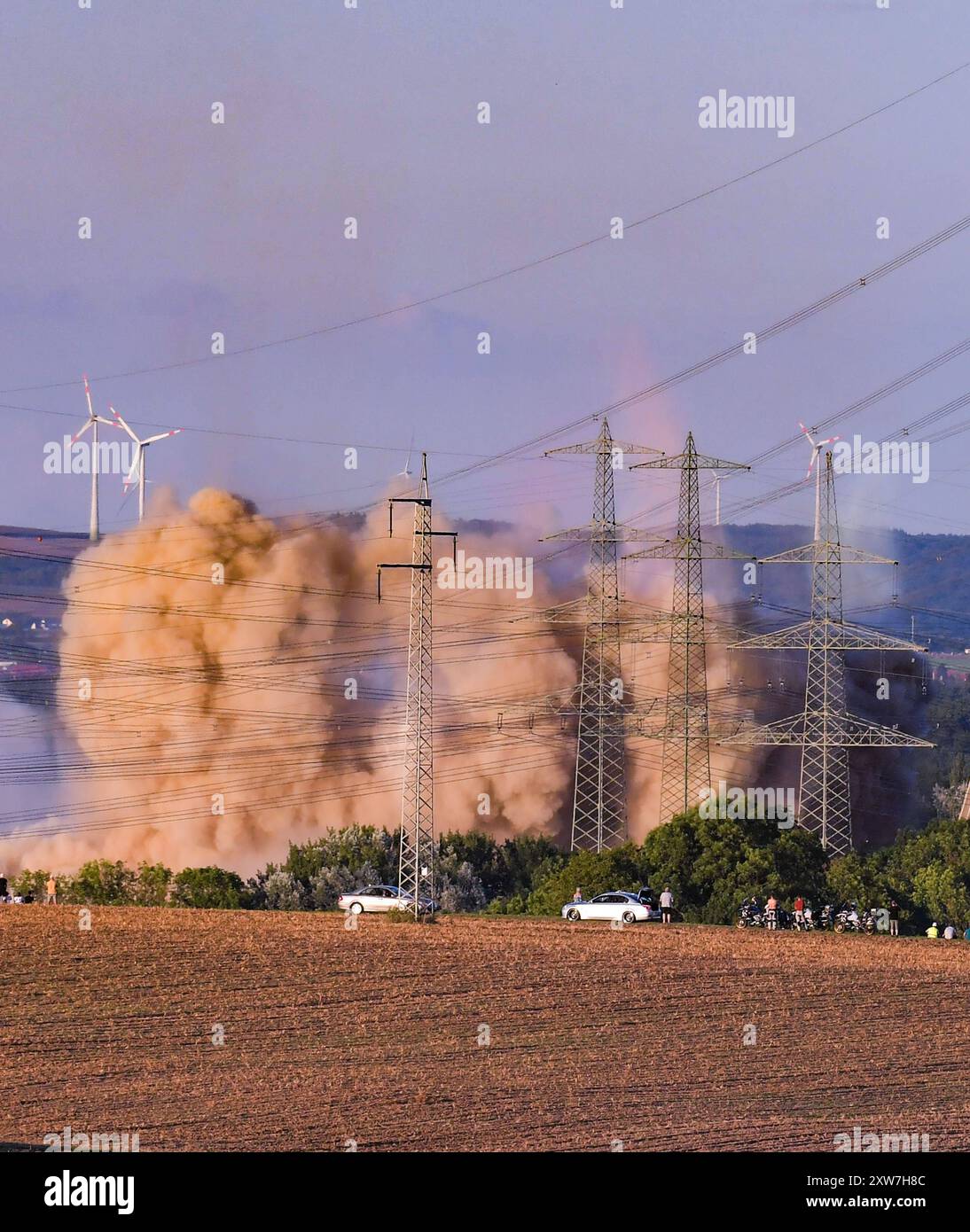 16.08.2024, xblx, AKW Grafenrheinfeld, Sprengung der Kühltürme, emwirt ...