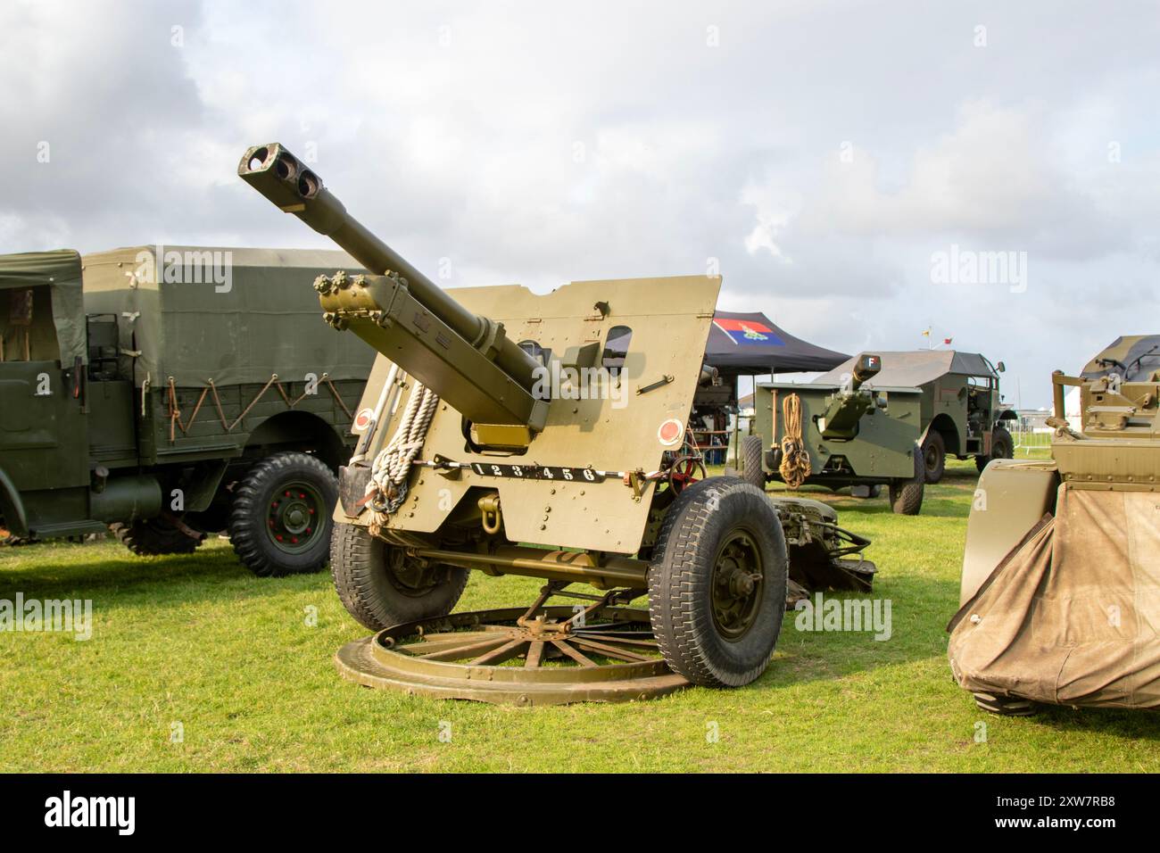 1940s WW2 25Pdr Field Gun and Limber; 2nd Word War artillery on Lytham ...